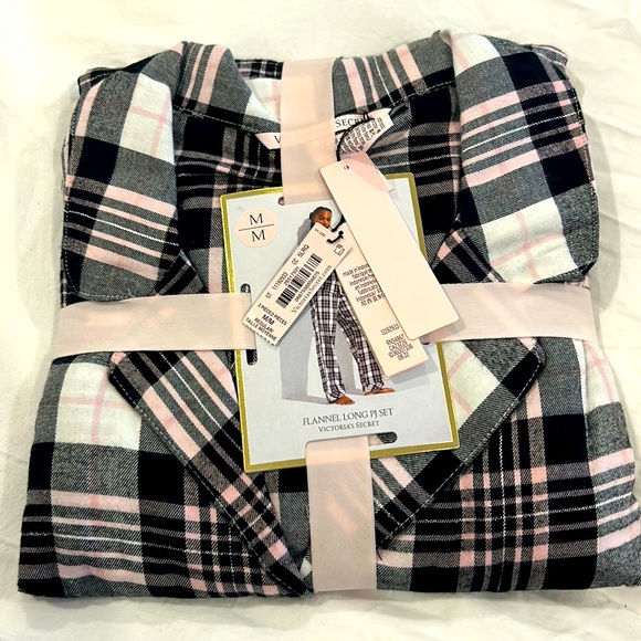 Victoria's Secret | Intimates & Sleepwear | Nwt Vs Flannel Pj Set ...